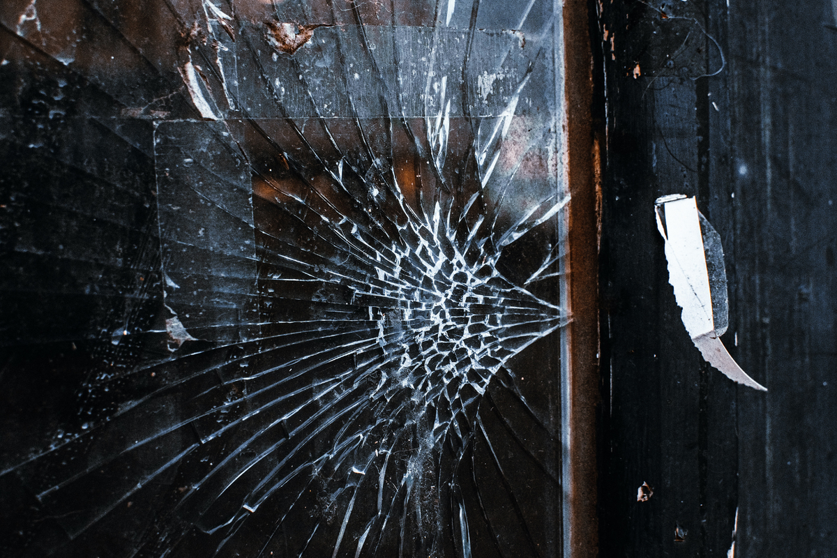 7 Simple Steps to Safely Discard a Broken Mirror (and Avoid Injury)